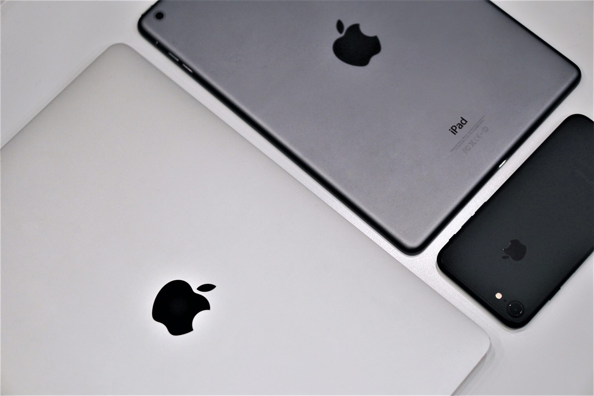 iOS18、iPadOS18、macOS Sequoiaの対応機種まとめ【サポート終了は？】| motifyublog